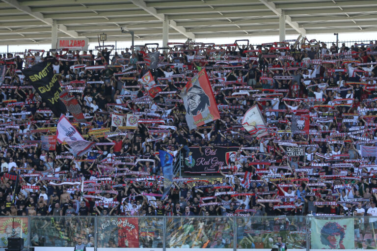 Football: clashes between Cremonese and Parma fans, nine stadium bans ...